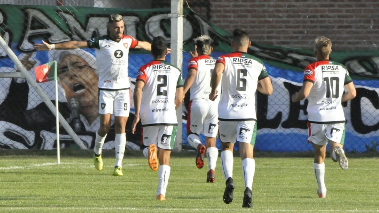 Juan Manuel Lazaneo – Interior Futbolero